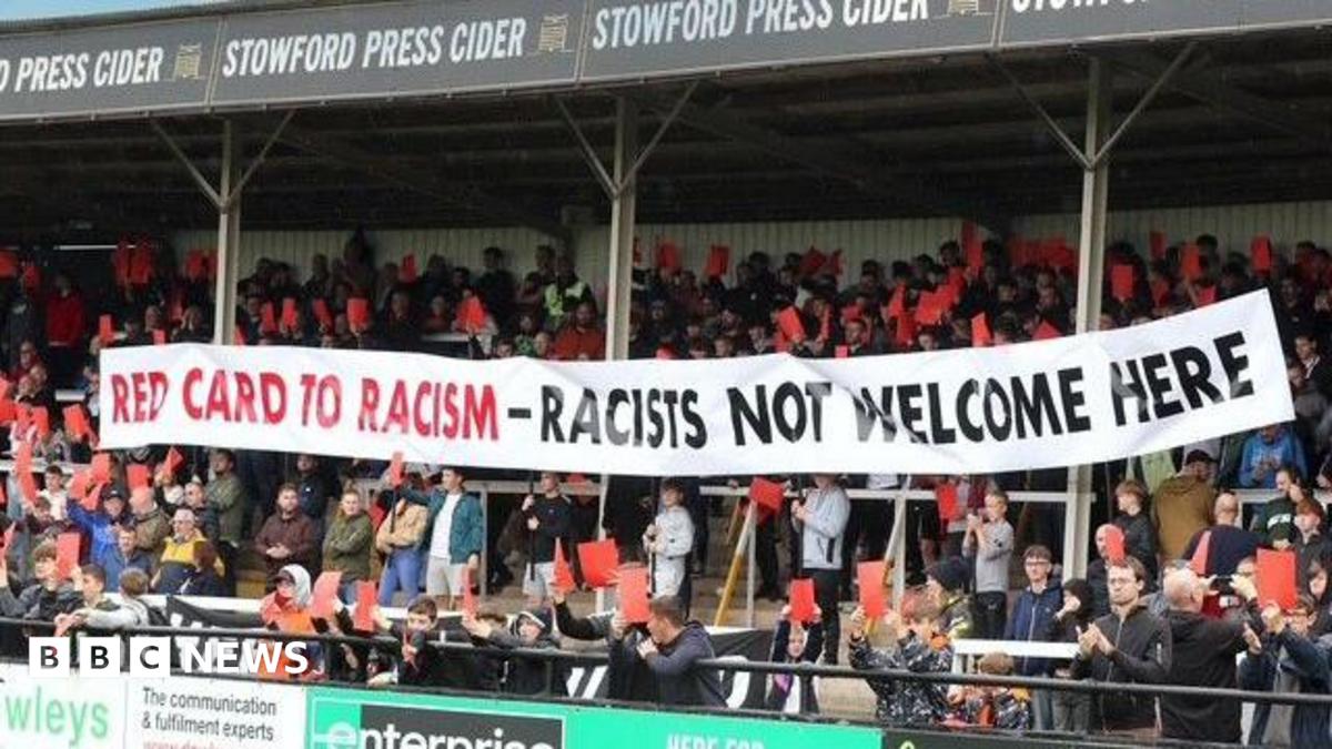 Hereford FC backs fans' anti-racism demonstration - BBC News