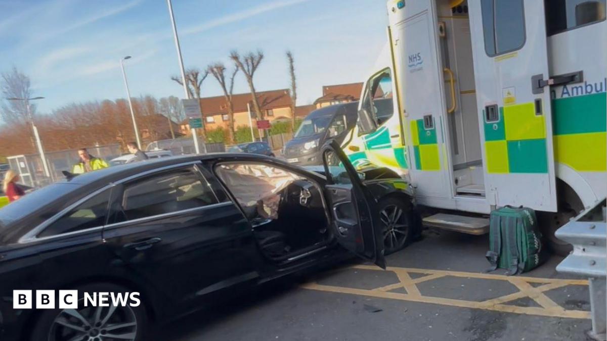 Car in ambulance crash at Queen Elizabeth University Hospital - BBC News