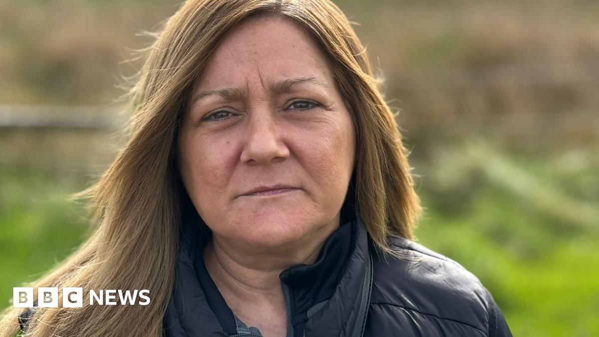 Housing: Homeless mum says she feels she has failed her family - BBC News