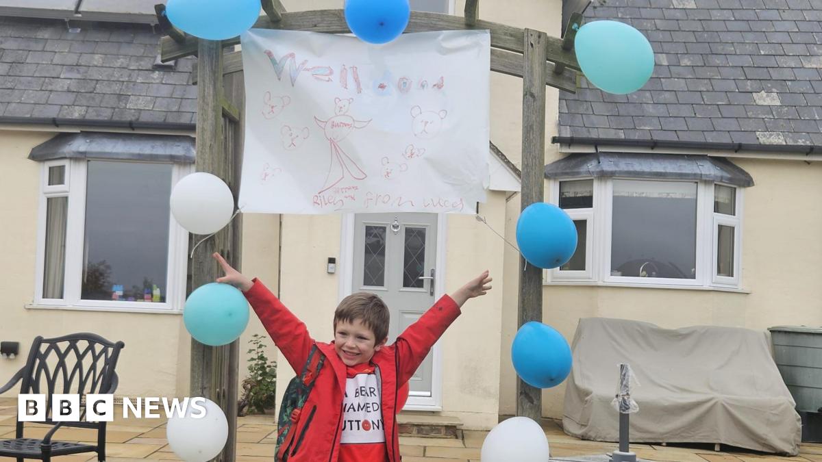 Wiltshire boy raises thousands to help children with stomas - BBC News