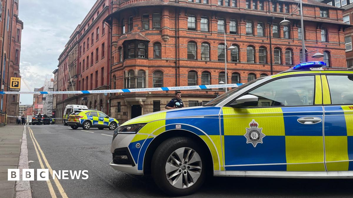 Nottingham: 'Bad batch' drug fears after four taken to hospital - BBC News