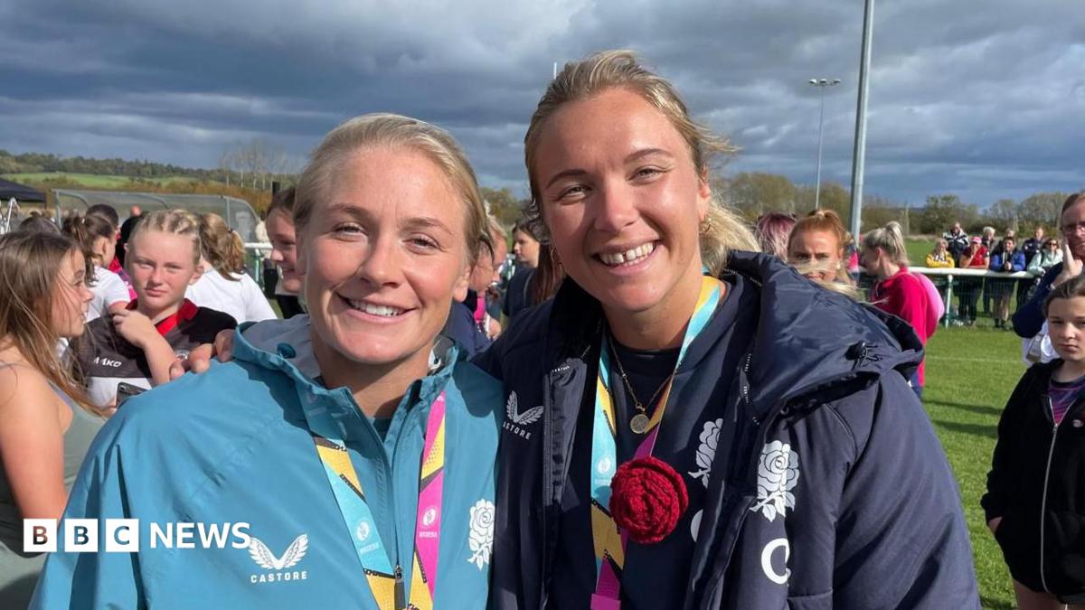 Rugby World Cup winners Red Roses visit rugby festival - BBC News