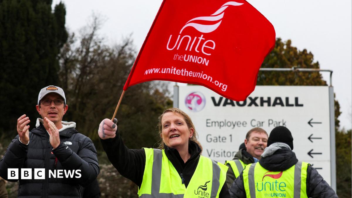 Protest held outside Vauxhall plant in Luton set for closure - BBC News