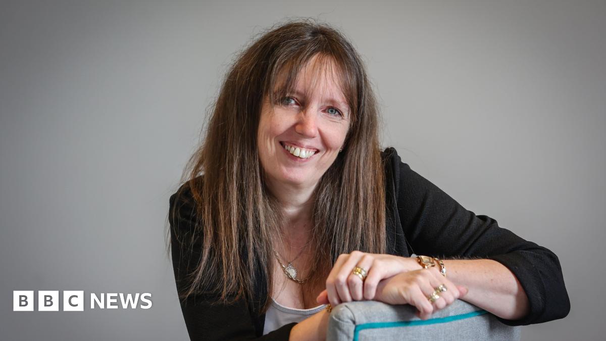 'The best gift' says charity founder in Bournemouth awarded MBE - BBC News