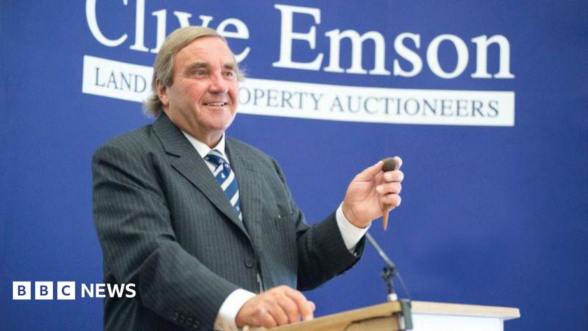 Homes Under the Hammer auctioneer Clive Emson dies aged 79 - BBC News