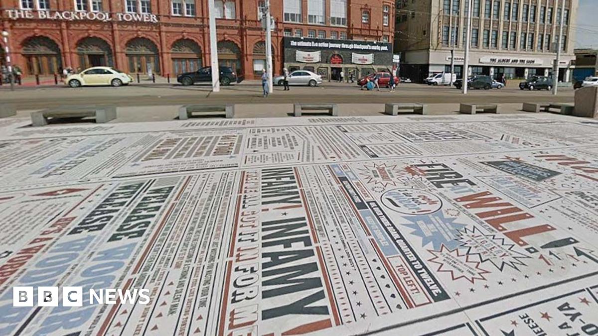 Blackpool's Comedy Carpet artist won't remove disgraced names - BBC News
