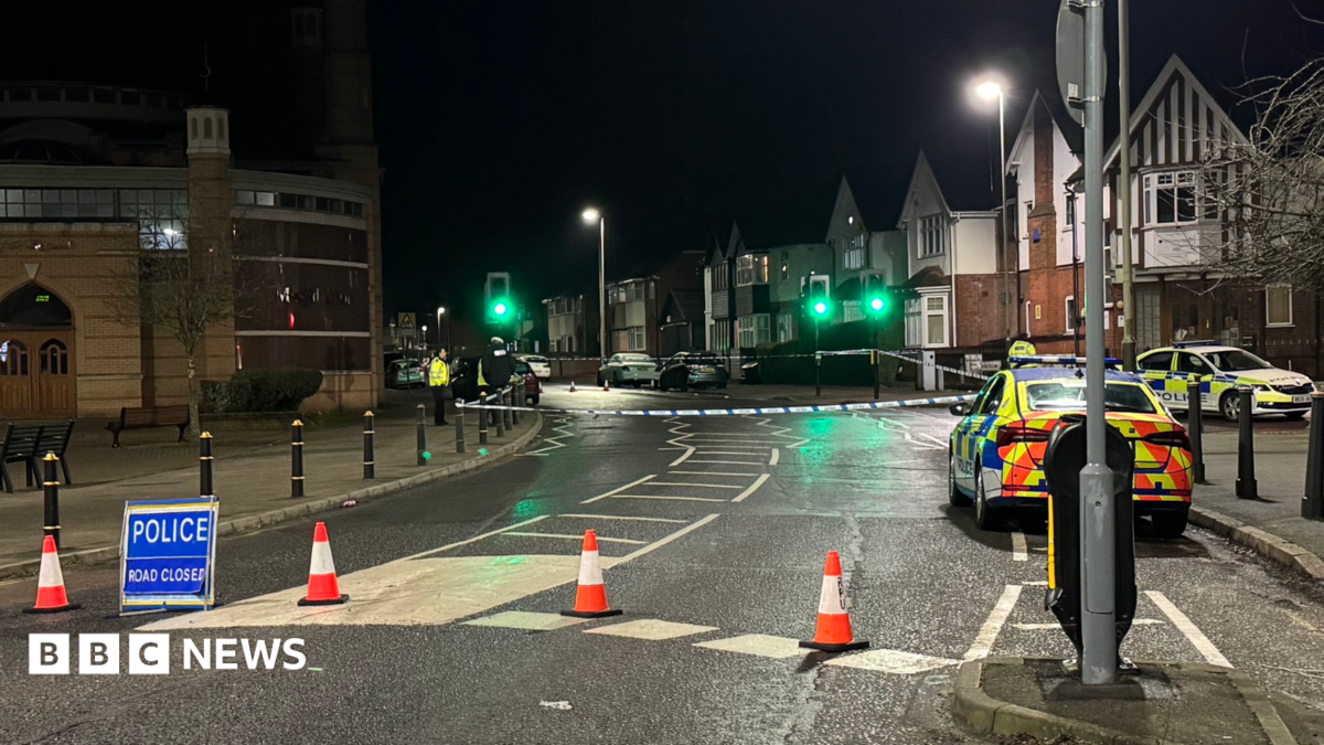 Evington: Photo appeal in hunt for hit-and-run van driver - BBC News