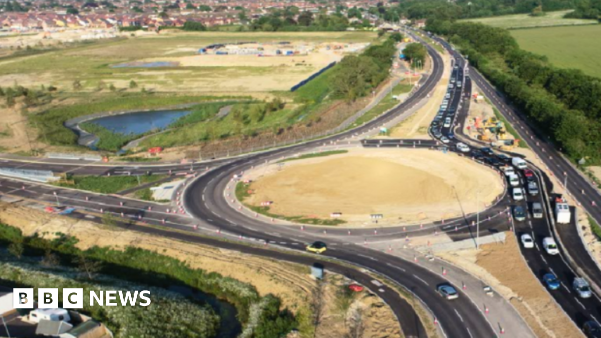 West Sussex: Third weekend of roadwork closures on A27 - BBC News