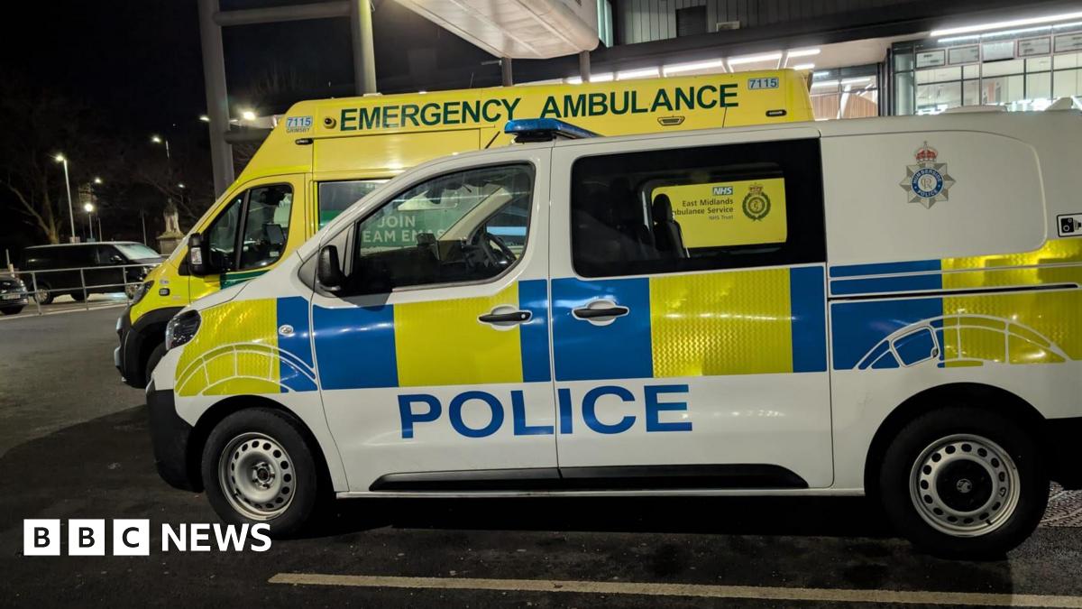 Hull man Gareth Davis dies two years after life-changing assault - BBC News