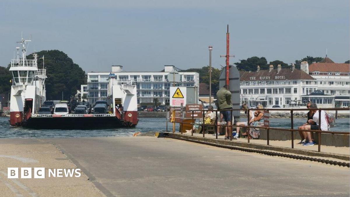 Sandbanks to Studland chain ferry to go cashless from April - BBC News