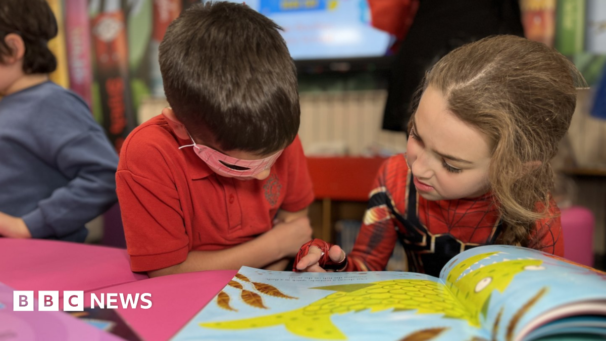 Libraries in Cornwall encouraging children to read - BBC News