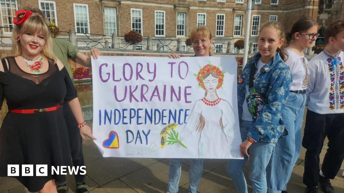 City celebrates Ukraine Independence Day - BBC News