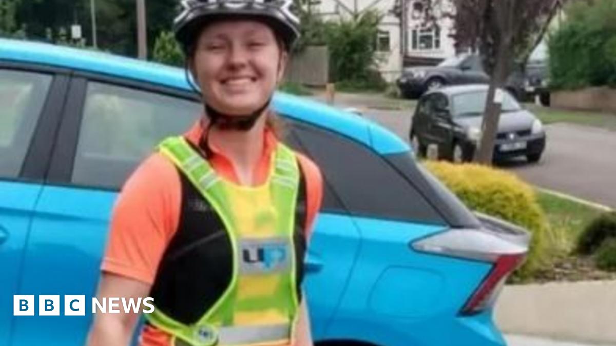 Olympian Tom Hall's wife Emma Davis cycles to Paris to meet him - BBC News