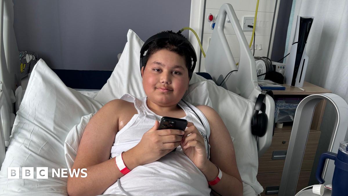 Family's appeal as boy told cancer has returned on 16th birthday - BBC News
