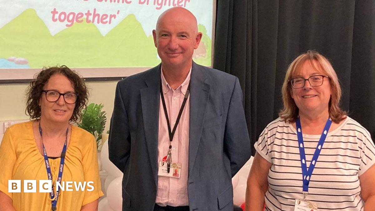 Liverpool teachers retire after 67 years at same school - BBC News