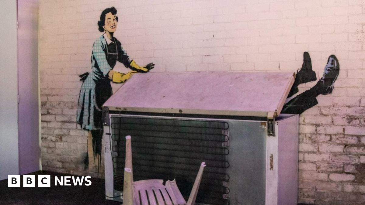 Banksy Valentine's Day mural set to go on display in Margate - BBC News