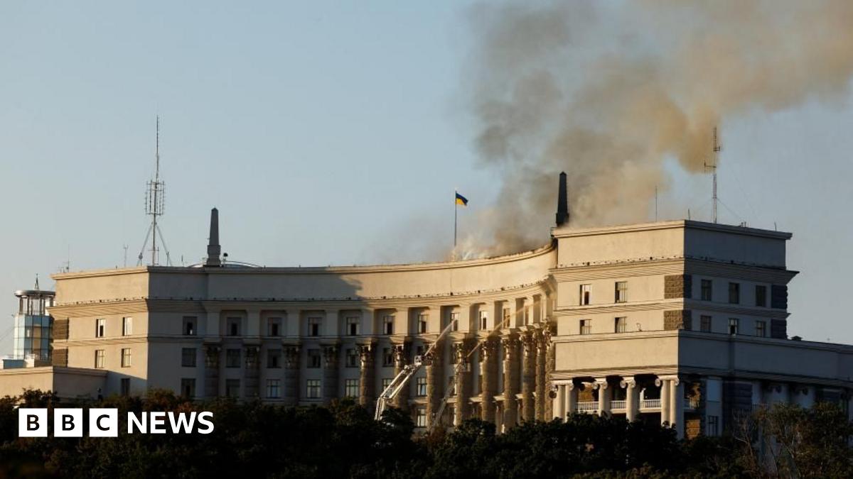 Zelensky condemns 'ruthless attack' after Russia hits government building in Kyiv - BBC News
