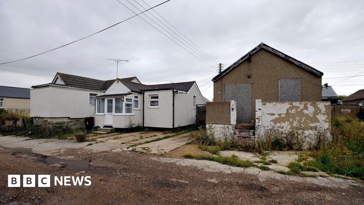 Council backs 'ambitious' £126m plans for Jaywick - BBC News