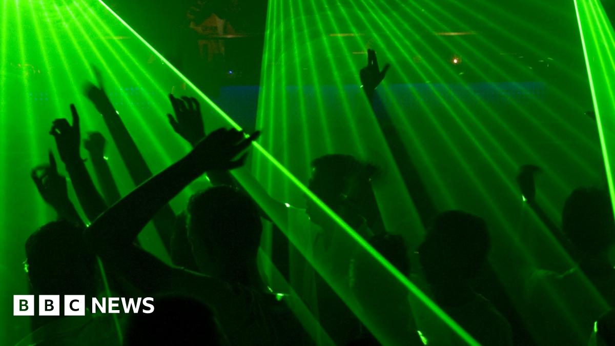 Play tells true story of Luton ravers who blocked Marsh Farm riot - BBC ...