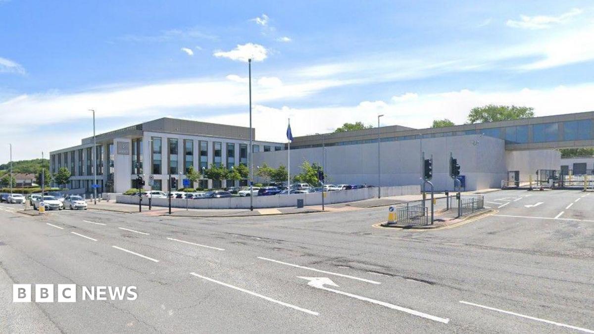 Man's police custody death in Leeds prompts IOPC investigation - BBC News