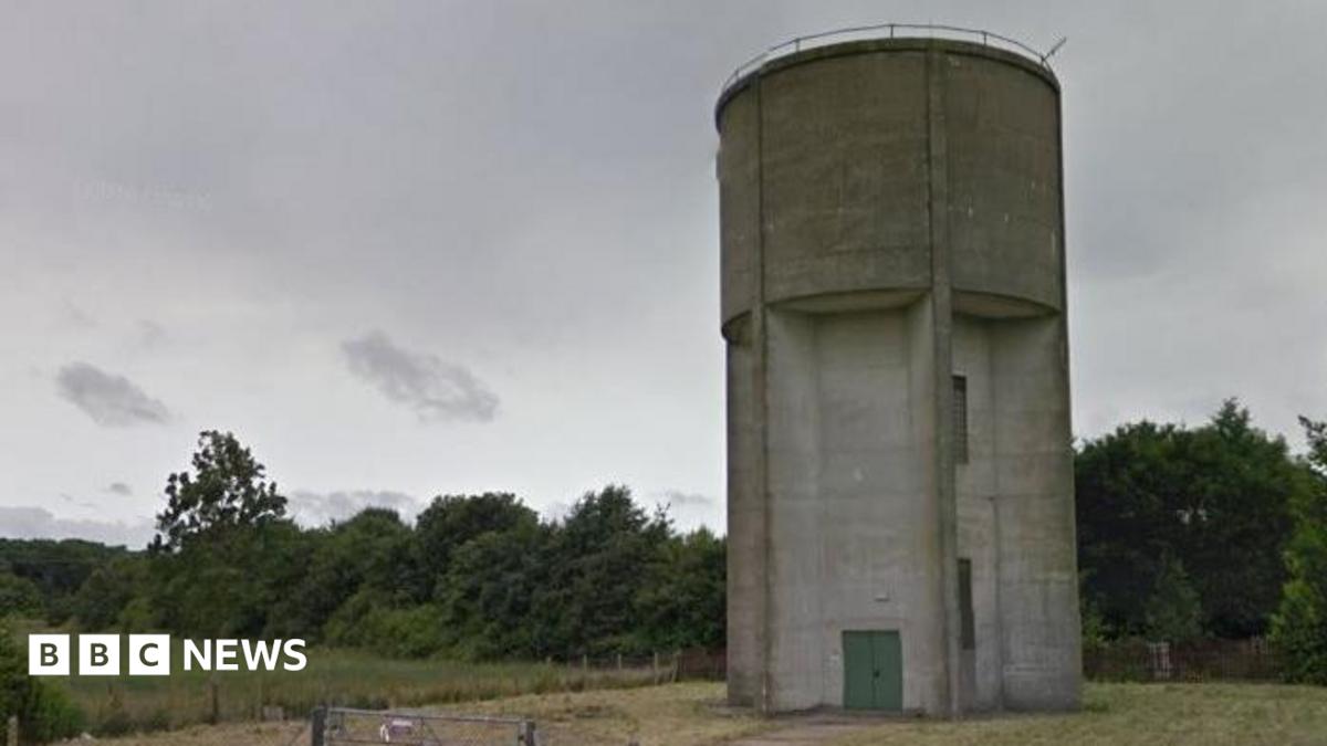 Perry water tower in Cambridgeshire to be turned into home - BBC News