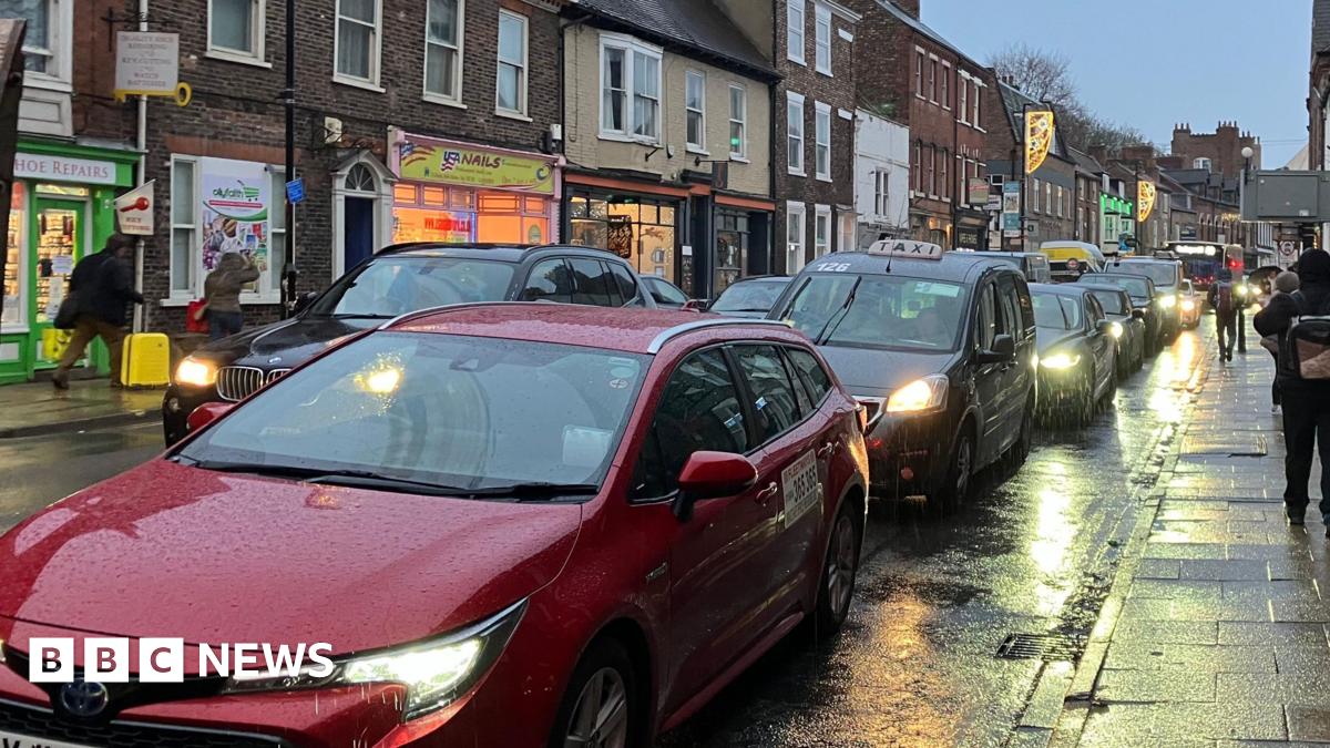 York Gillygate traffic lights plan to tackle air pollution - BBC News