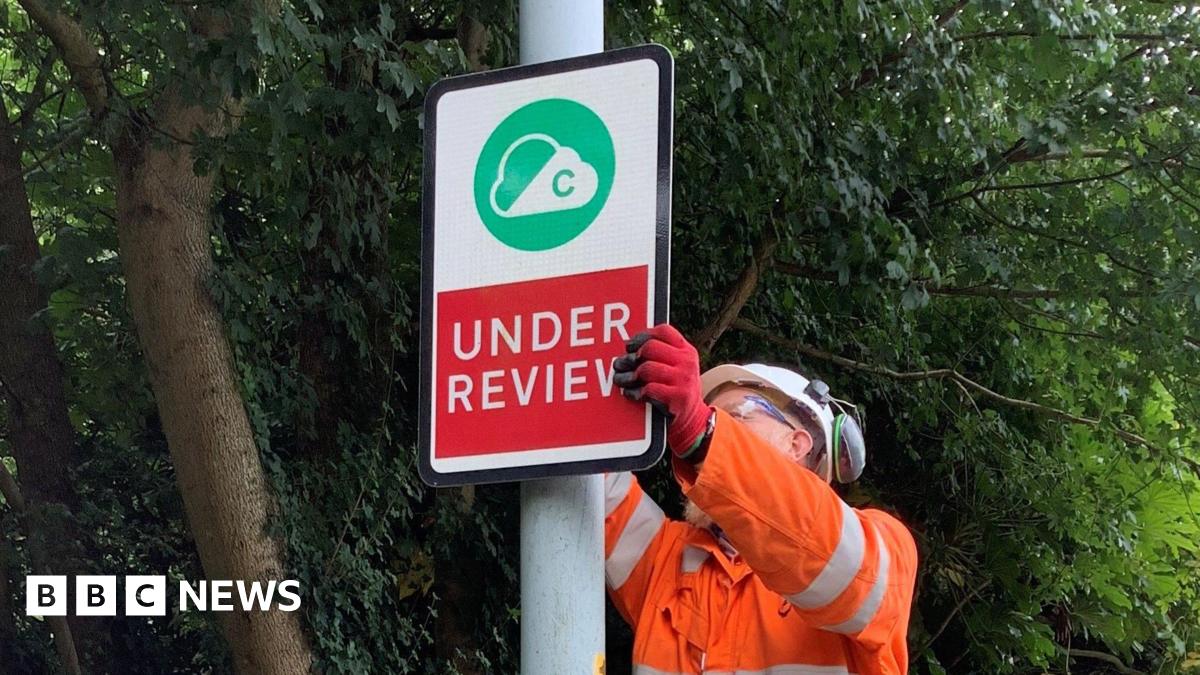 Scrapped Greater Manchester Clean Air Zone signs removal begins - BBC News