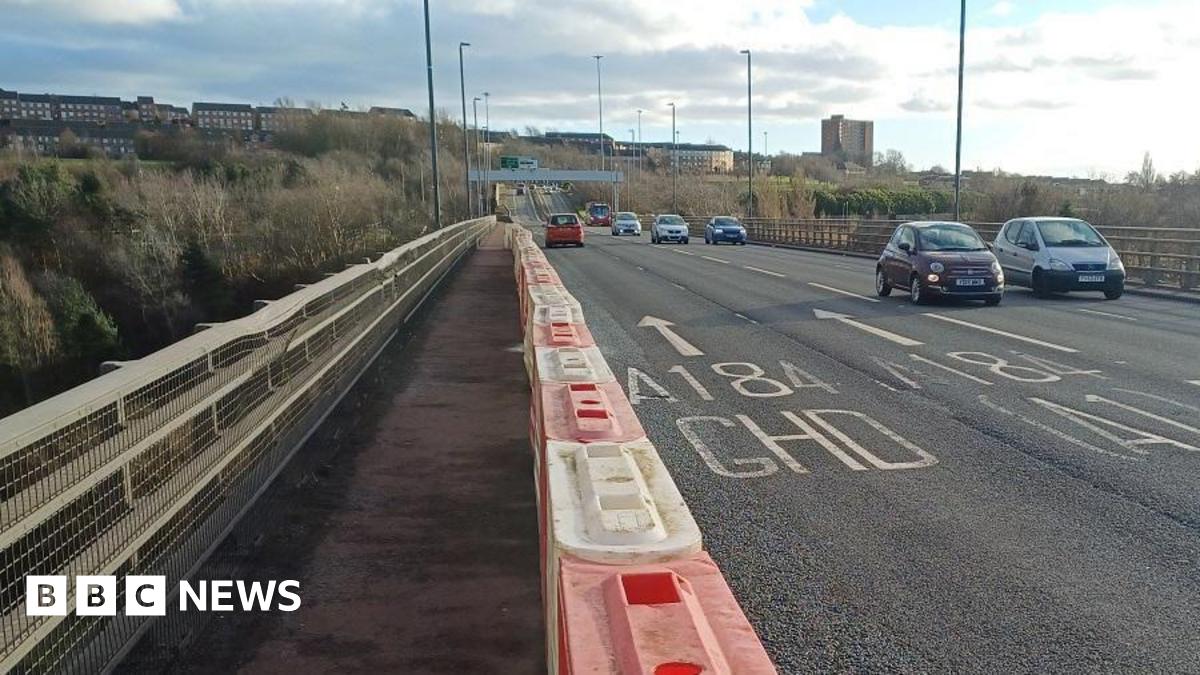 Gateshead Redheugh Bridge to close for maintenance - BBC News