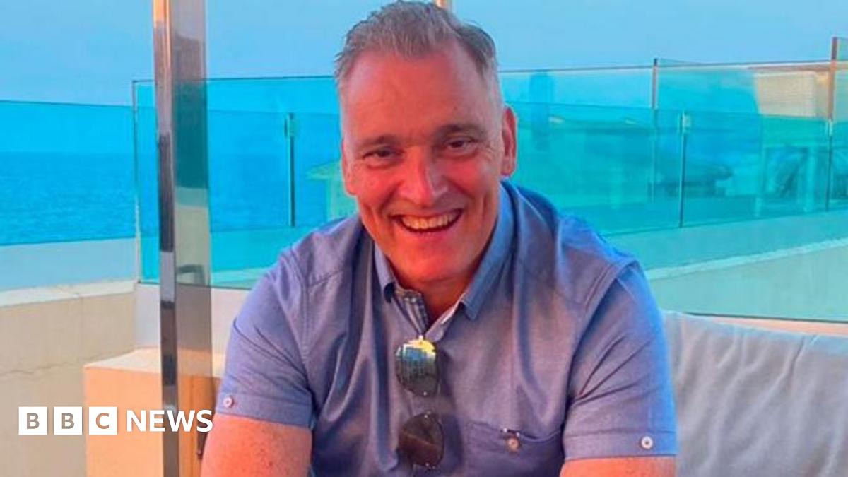 Lifelong Norwich City fan remembered during match - BBC News