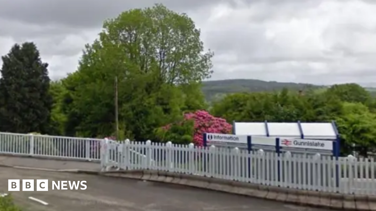 Network Rail reopens Gunnislake branch line after bridge repairs - BBC News
