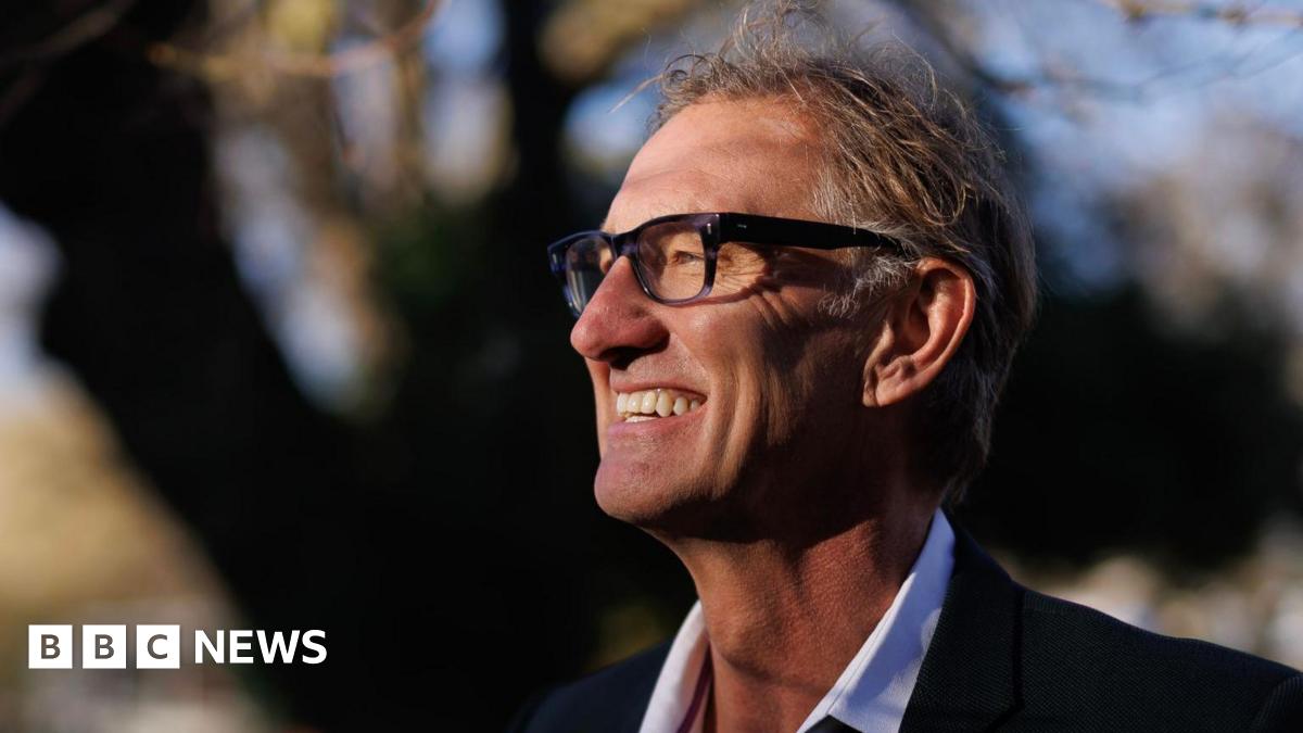Arsenal's Tony Adams discusses addiction at Margate FC - BBC News