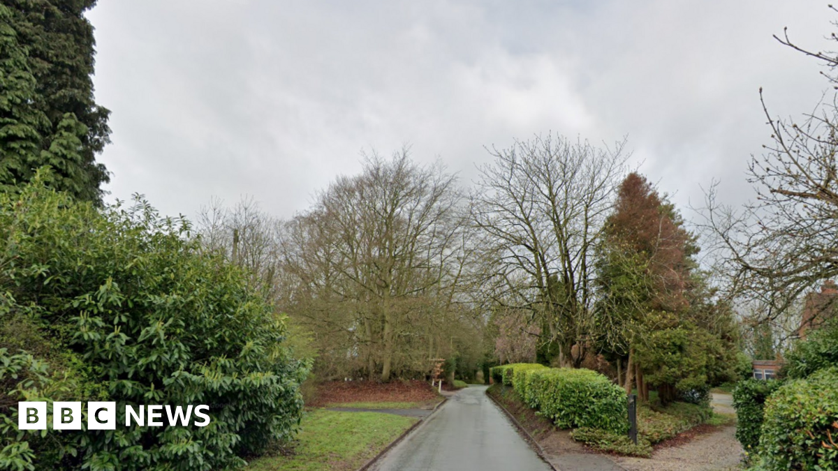 Respite care home approved for Lower Penn bungalow site - BBC News