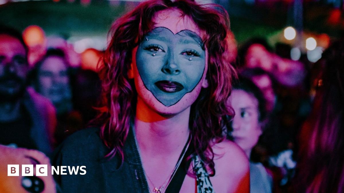 Wiltshire in pics: Shindig Festival and a princess visit - BBC News