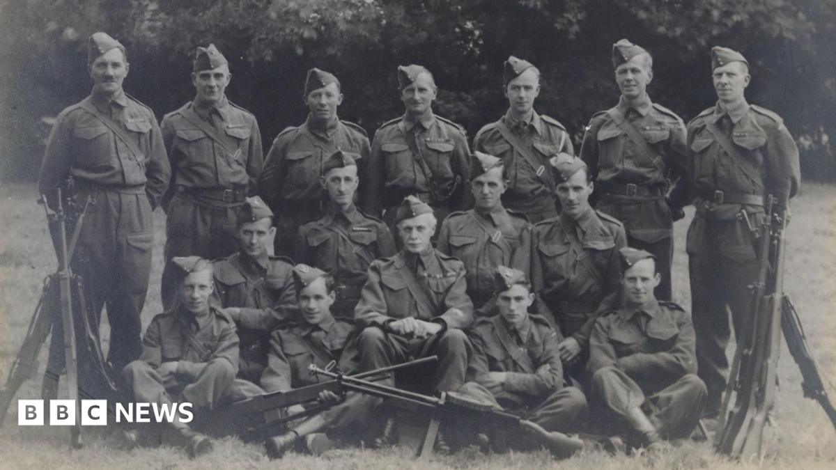 WW2 artefacts archived by University of Oxford - BBC News