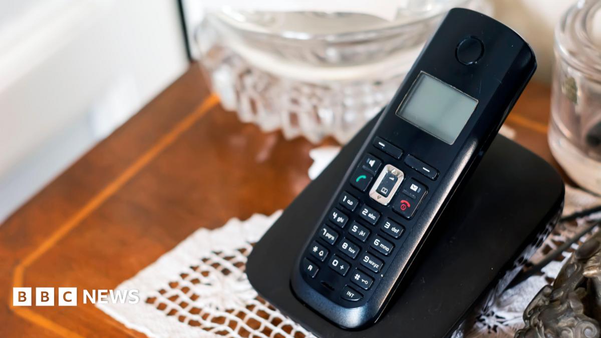 Events held to discuss digital landlines change in Cornwall - BBC News