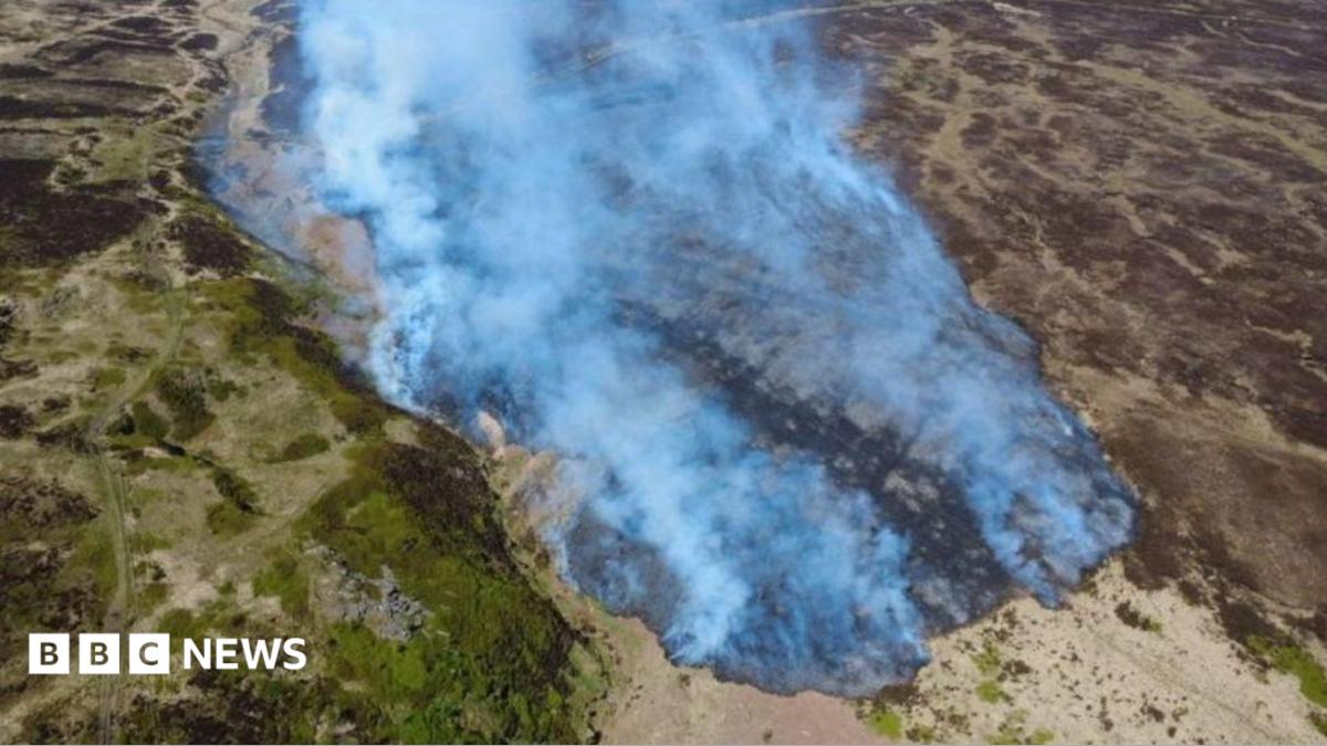 West Yorkshire firefighters battle to put out wildfire in Halifax - BBC ...