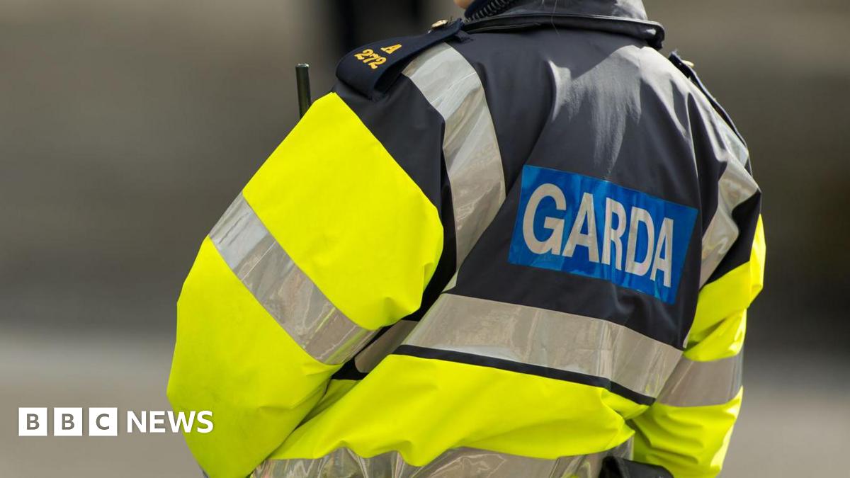Carrick-on-Suir: Woman arrested after fatal assault in County Tipperary - BBC News