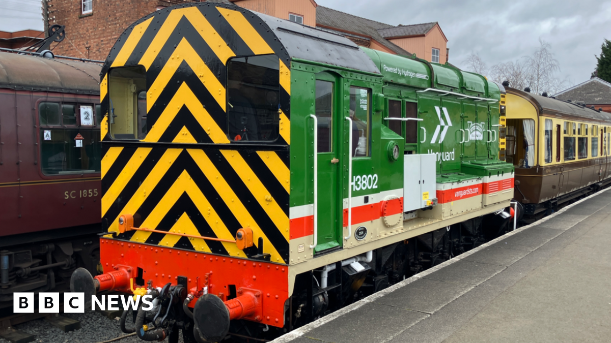 Severn Valley Railway launches hydrogen-powered locomotive - BBC News