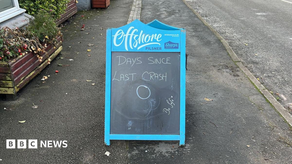 Pub uses chalkboard to highlight dangerous junction in Cheadle - BBC News