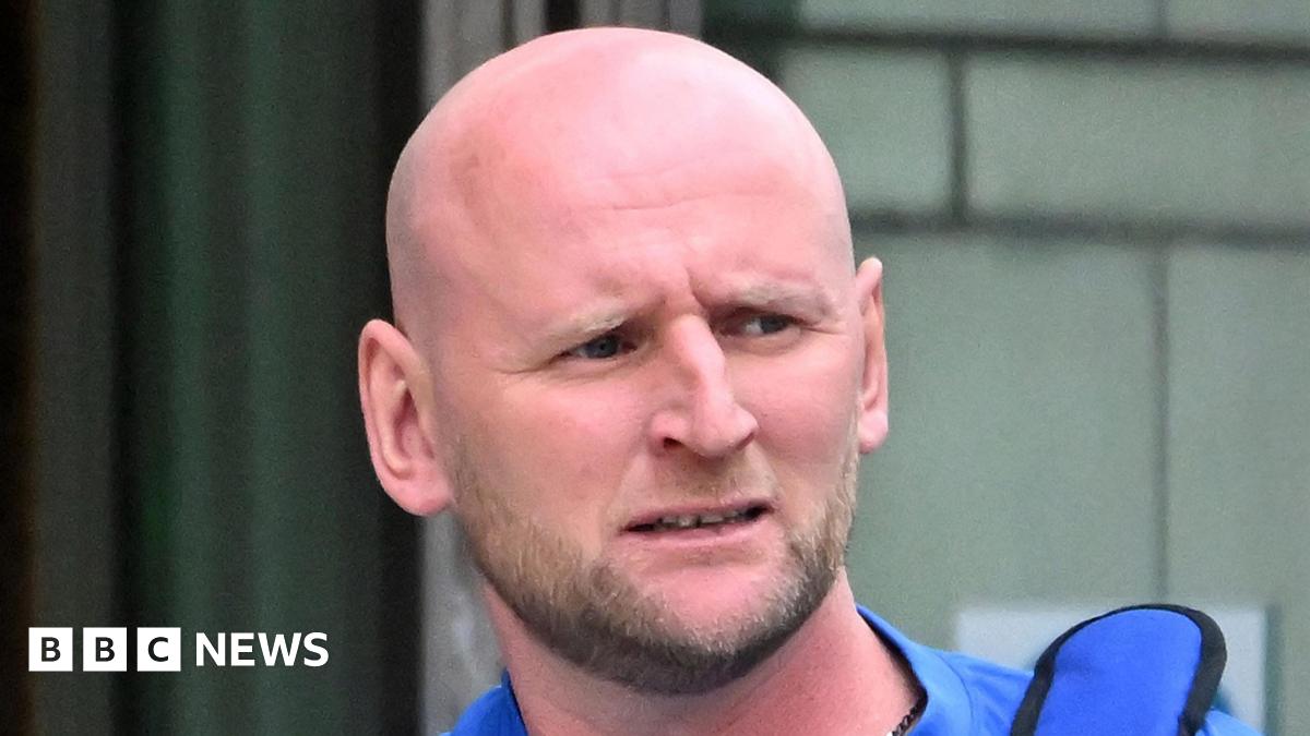 Londonderry: Noel Logan guilty of possessing pipe bombs - BBC News