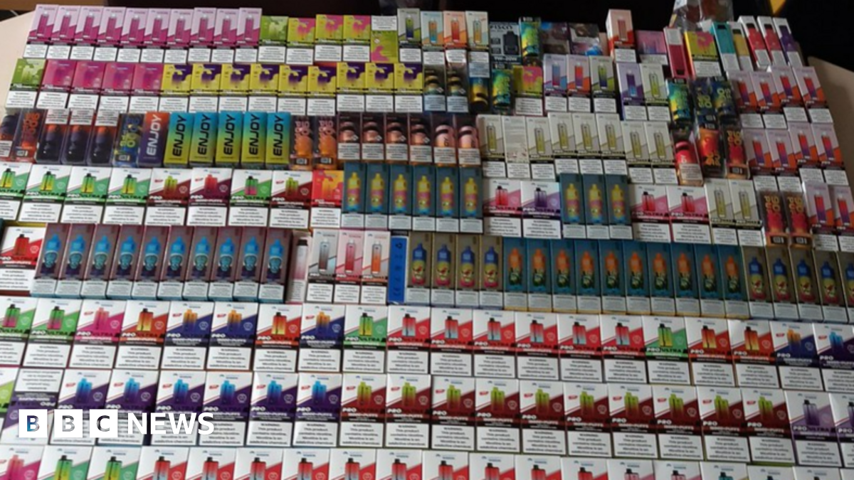Southend-on-Sea warrants see illegal vapes worth £20,000 seized - BBC News