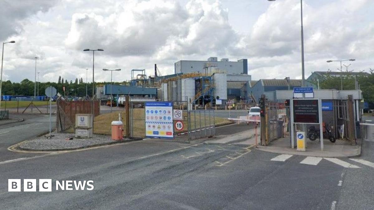 Unilever 'sorry' after soapy water pumped into Bromborough brook - BBC News