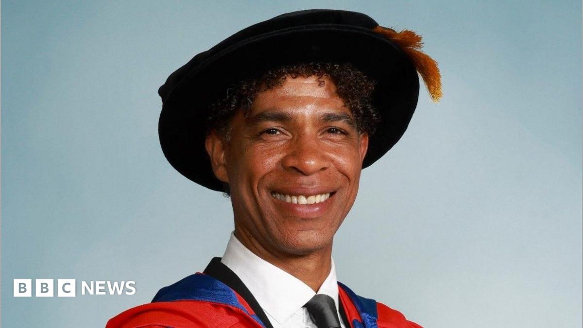 Carlos Acosta receives honorary University of Birmingham degree - BBC News