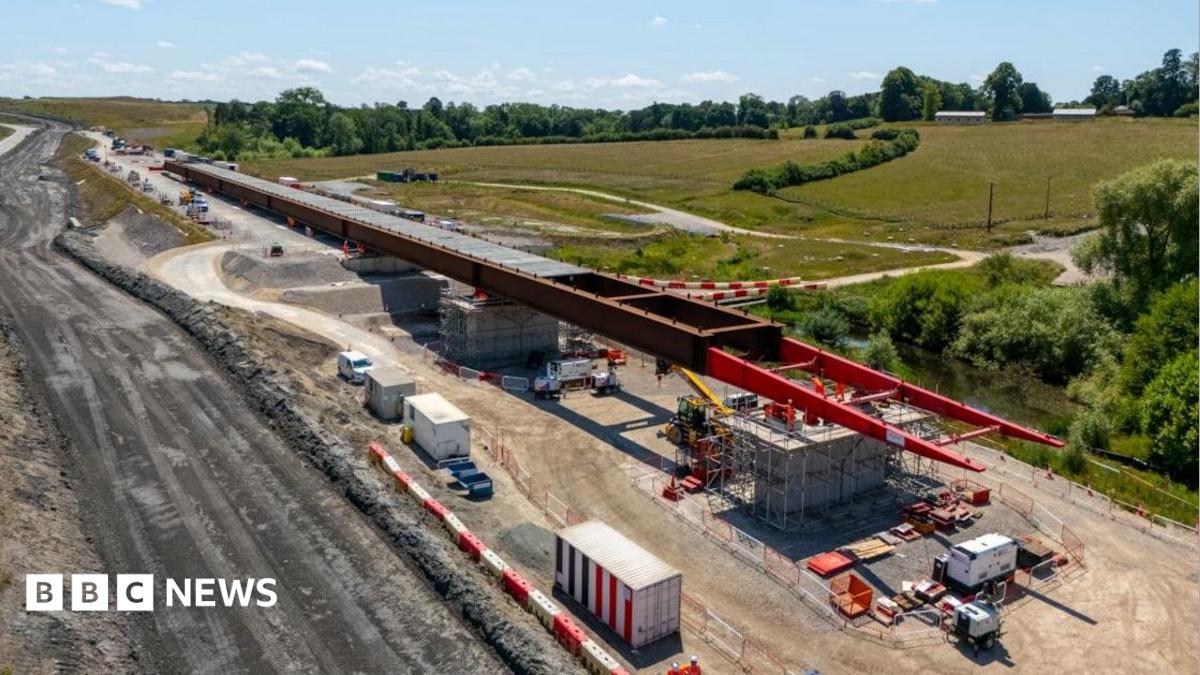 HS2 viaduct weighing 1,300 tonnes slides into place in Northants - BBC News