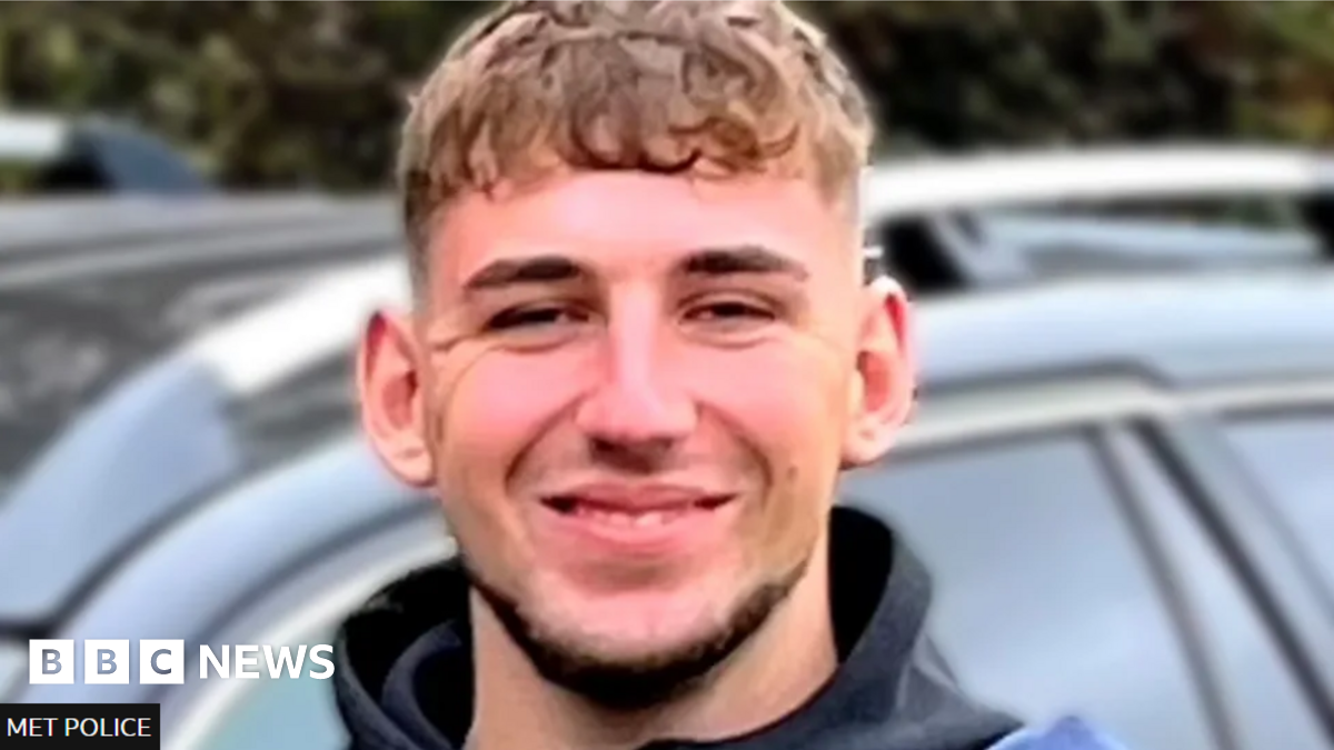 Ealing: Three charged in Hanwell murder investigation - BBC News