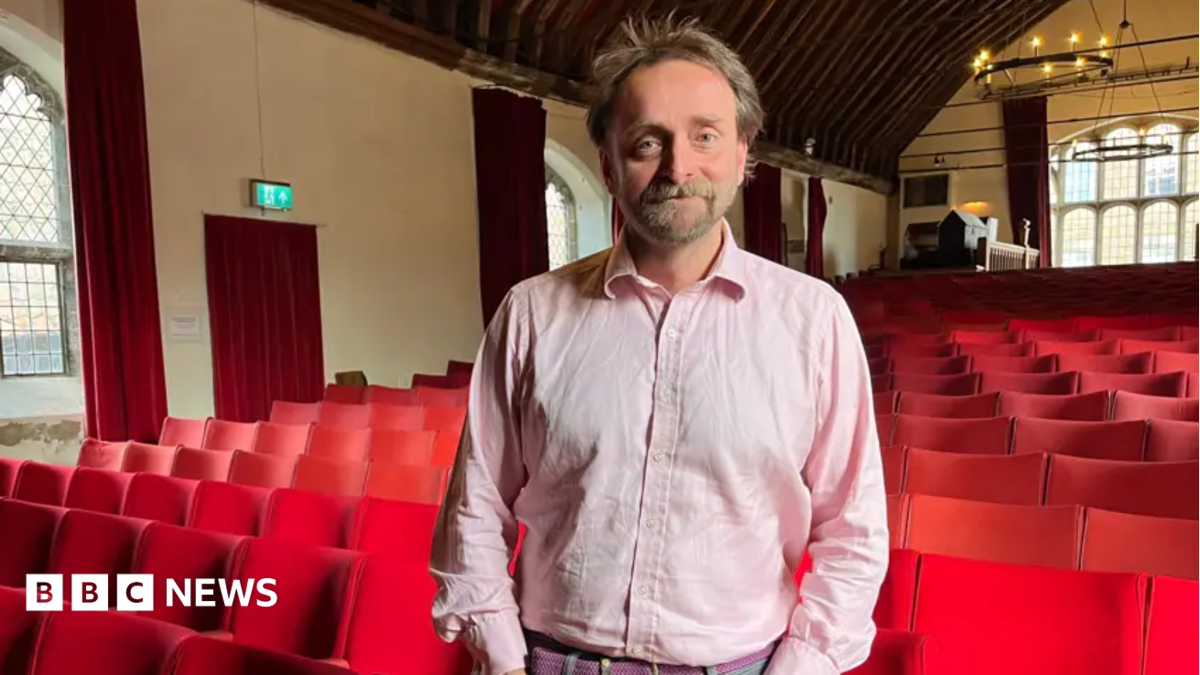 The King's Lynn man who made Shakespeare funny - BBC News