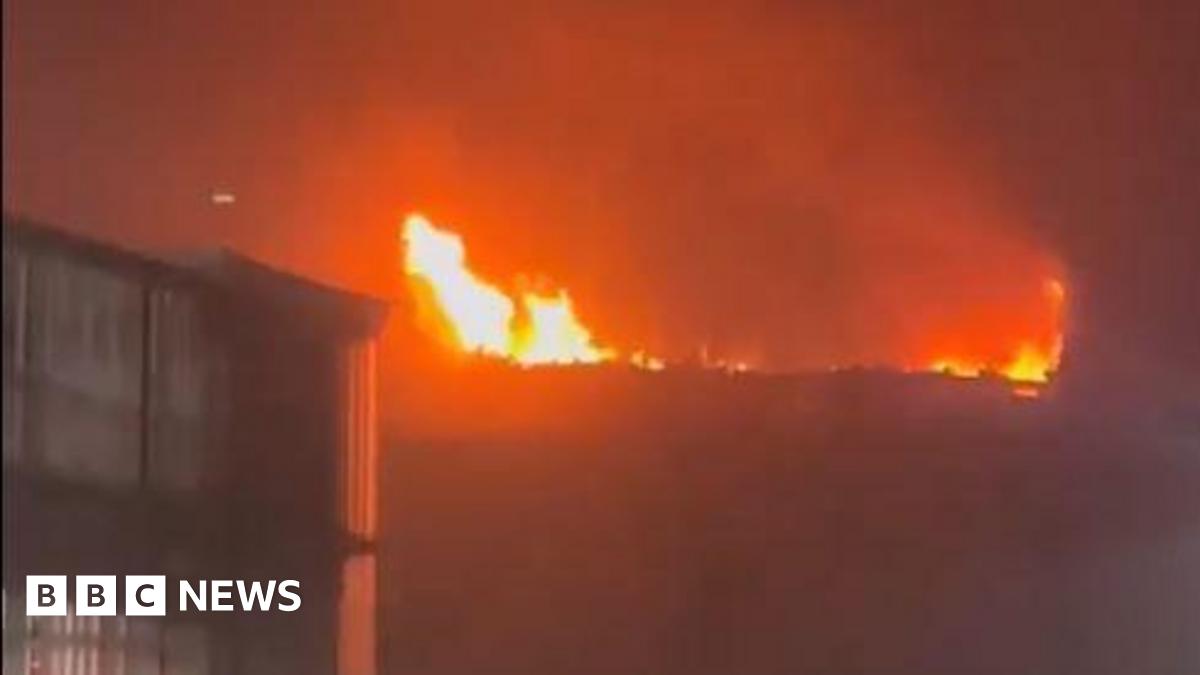 Investigation into cause of fire at former Wigan nightclub - BBC News