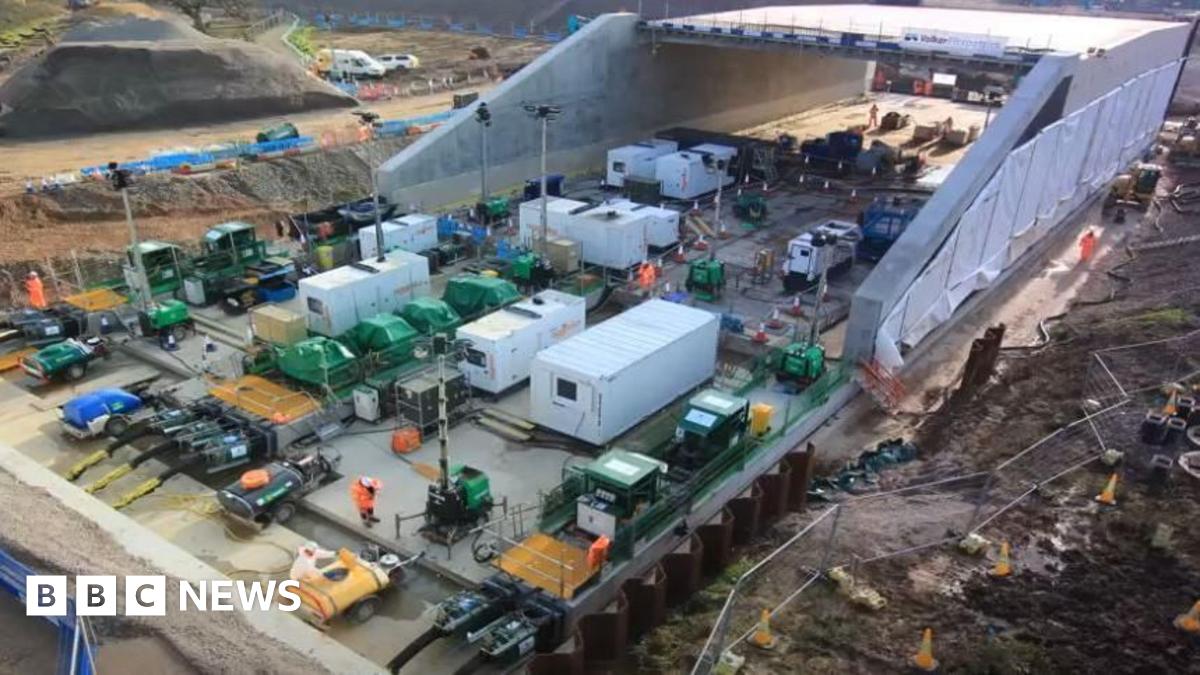 'Major milestone' completed in M27 motorway project in Hampshire - BBC News