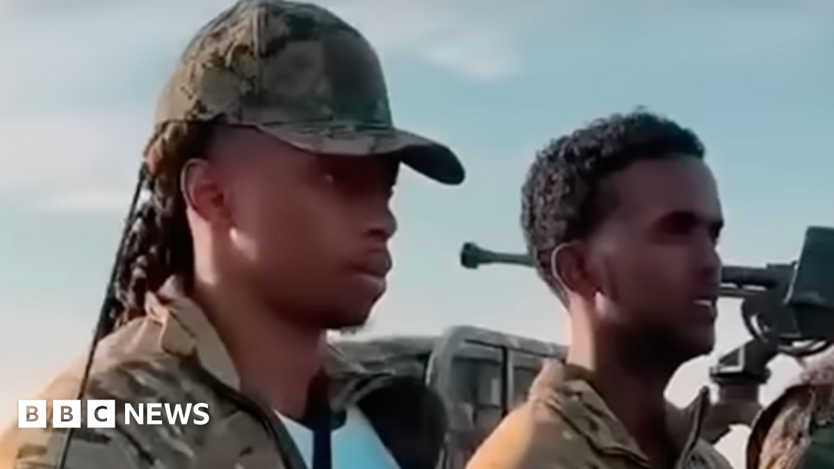 Liverpool drill rappers seen in Somalia during clan conflict - BBC News