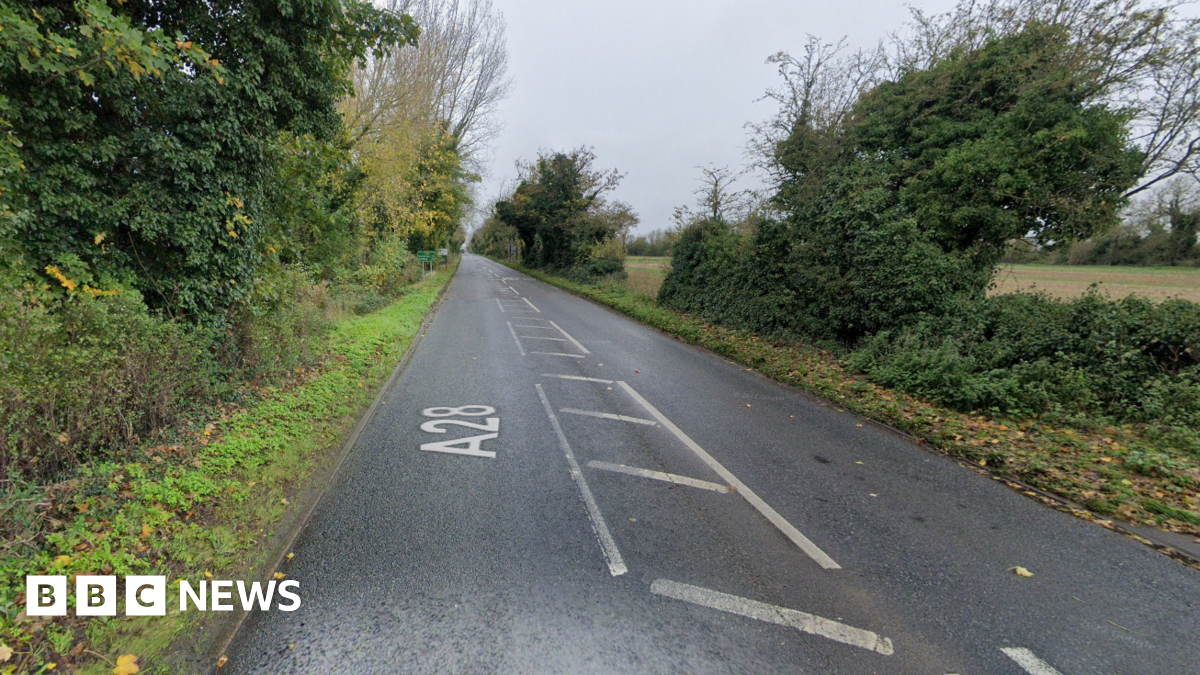 Sarre: Eight injured in double-decker bus and car crash - BBC News